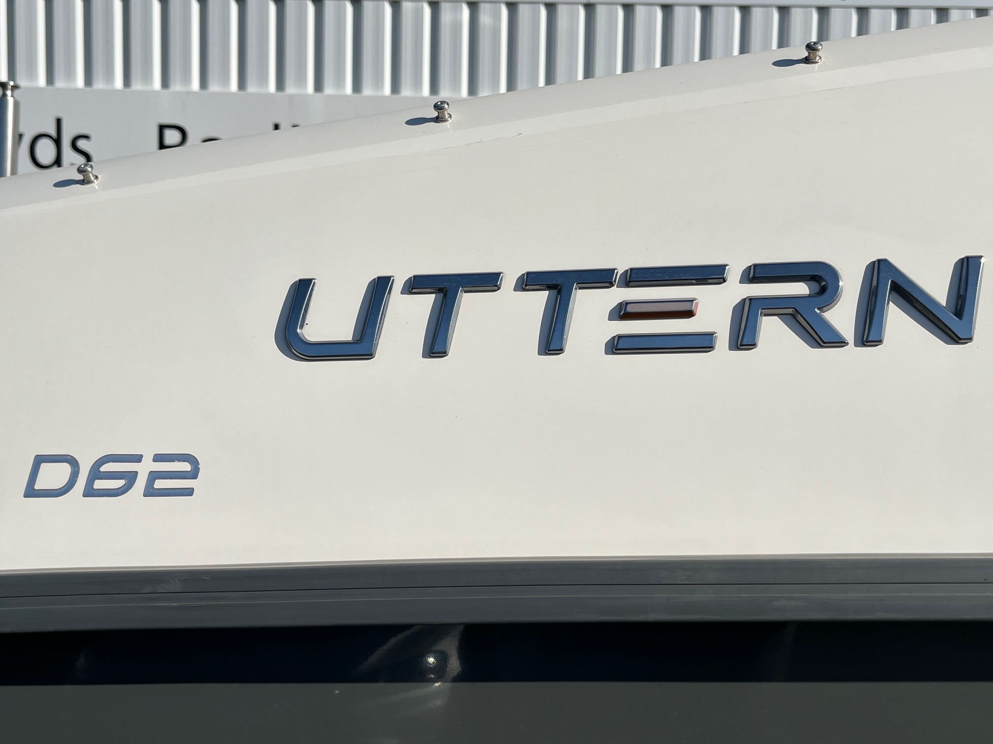 Uttern D62 med F115 Mercury-EFI 4 takt og Buggi bådtrailer | BØGE's BÅDE